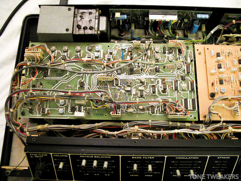 Moog Polymoog Keyboard 280A For Sale – Tone Tweakers Inc.